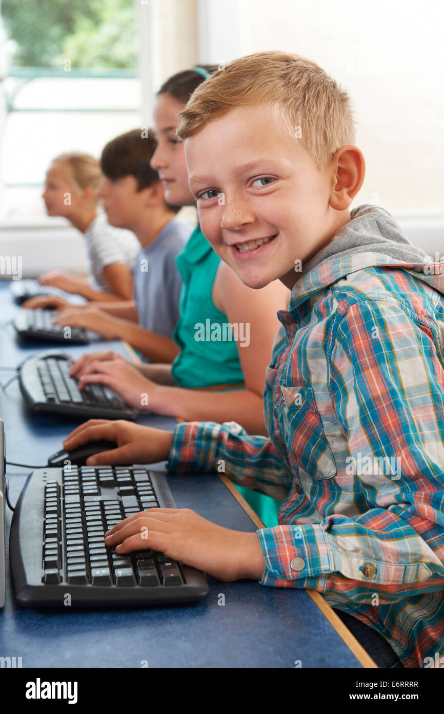 Group Of Elementary School Children In Computer Class Stock Photo - Alamy