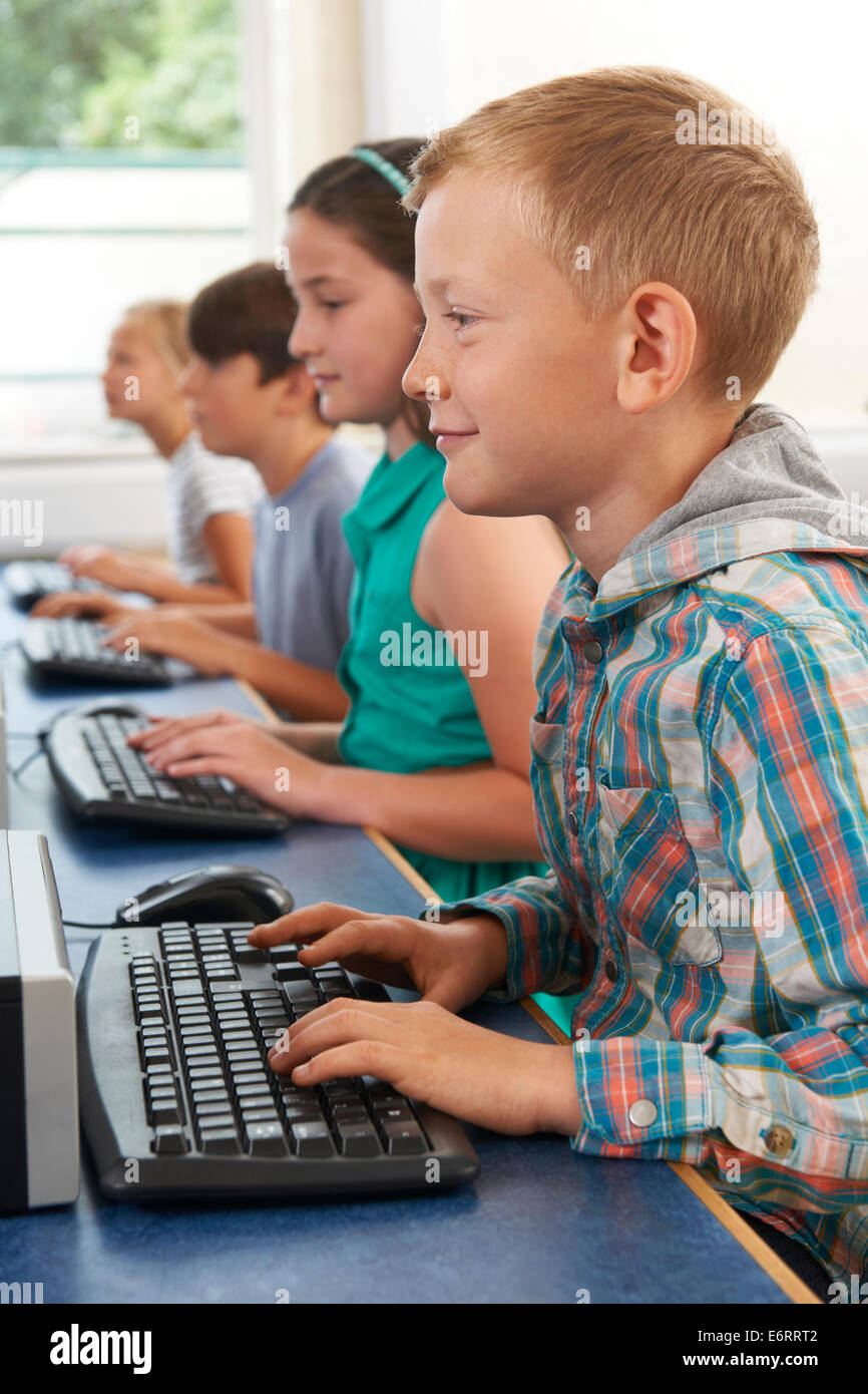 Group Of Elementary School Children In Computer Class Stock Photo - Alamy