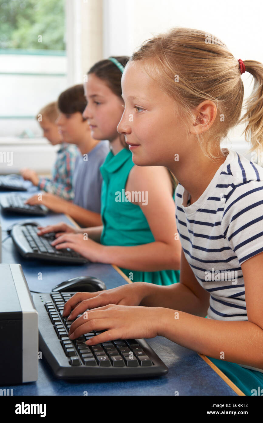 Group Of Elementary School Children In Computer Class Stock Photo - Alamy