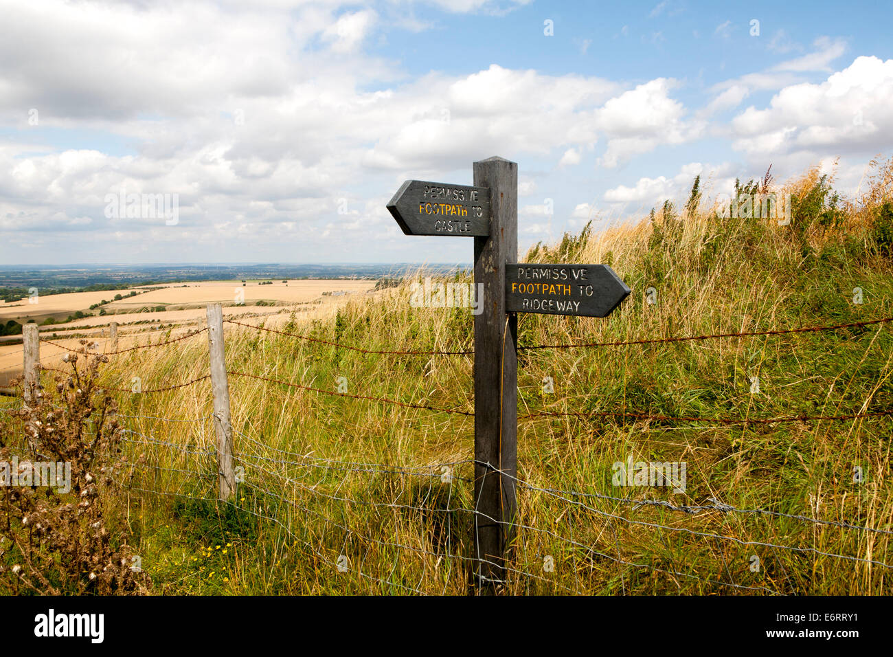 Long distance footpath sign hi-res stock photography and images - Alamy