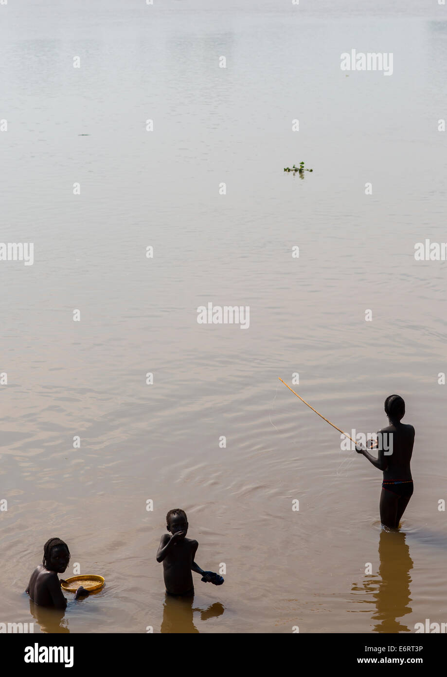 Water children ethiopia poverty hi-res stock photography and images - Alamy