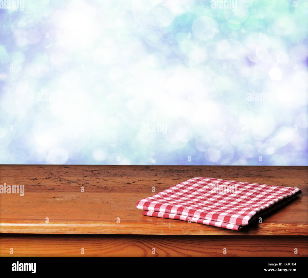 Empty wooden table for product display montages Stock Photo - Alamy
