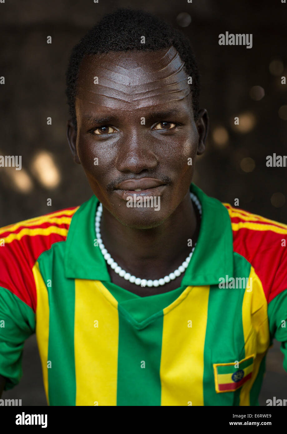 Nuer tribe hi-res stock photography and images - Alamy