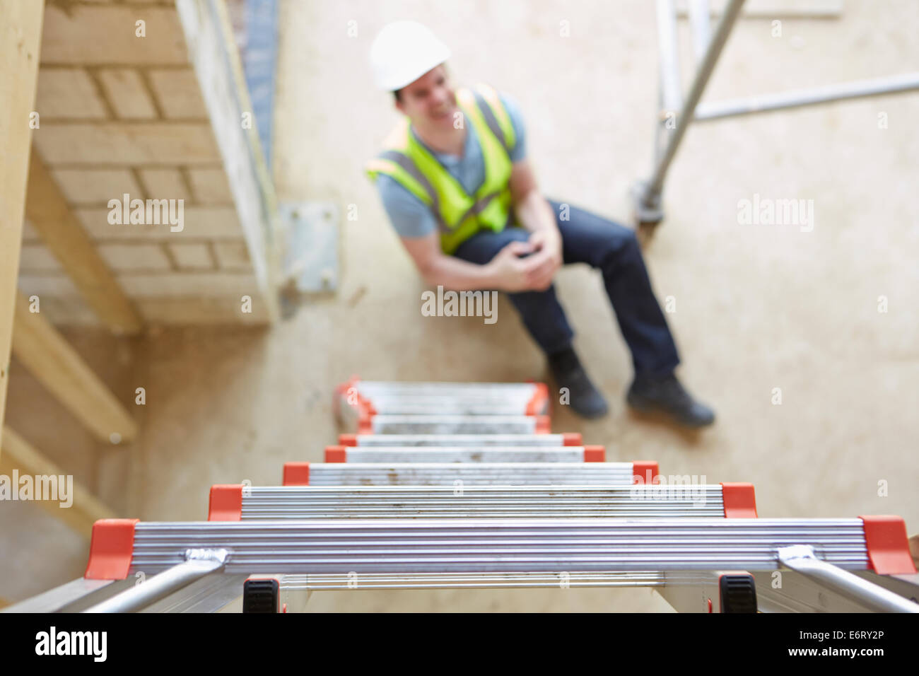 Construction Worker Falling Off Ladder And Injuring Leg Stock Photo - Alamy