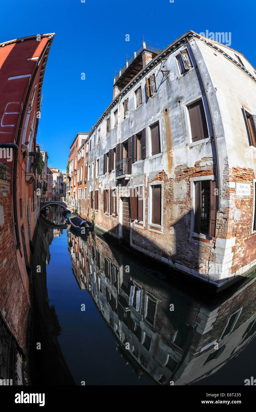 The back streets or canals of Venice Stock Photo - Alamy
