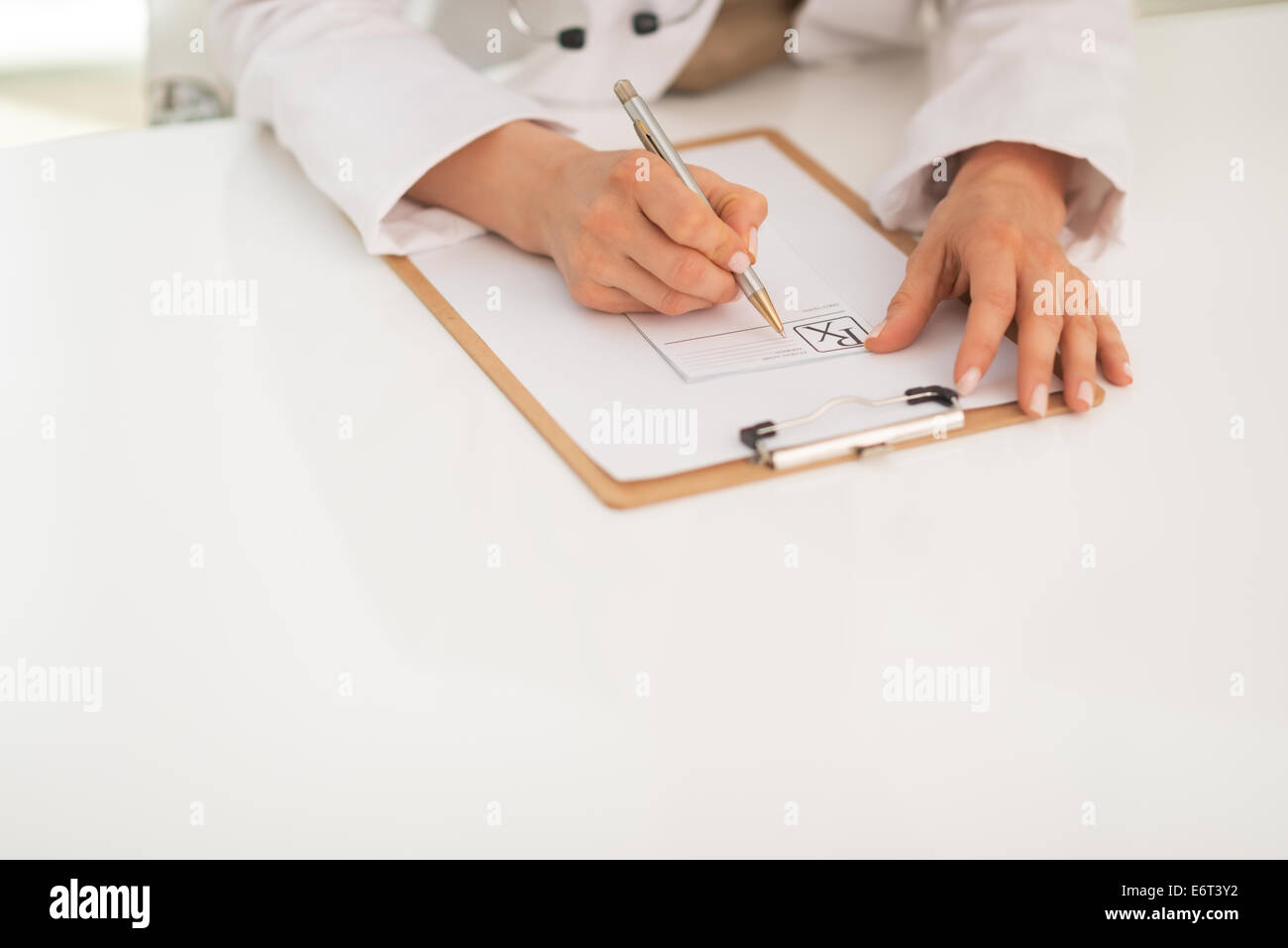 Doctor writing on schedule hi-res stock photography and images - Alamy