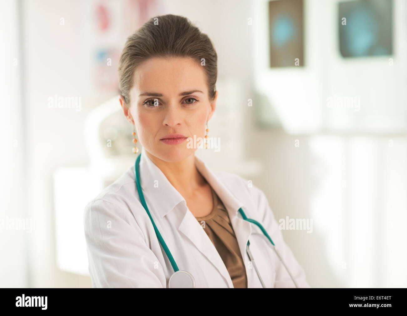Authoritative doctor hi-res stock photography and images - Alamy