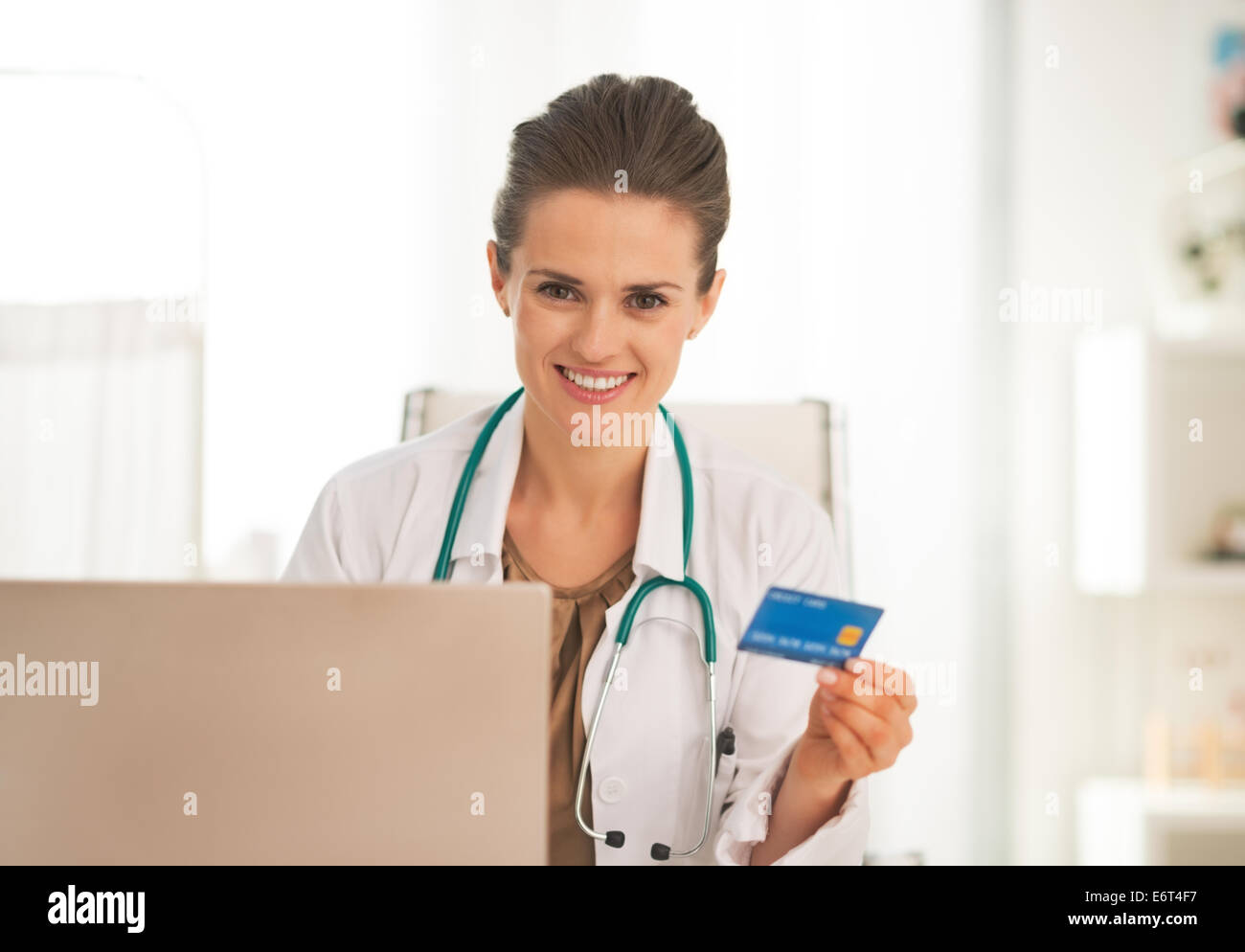 Doctor shopping hi-res stock photography and images - Alamy