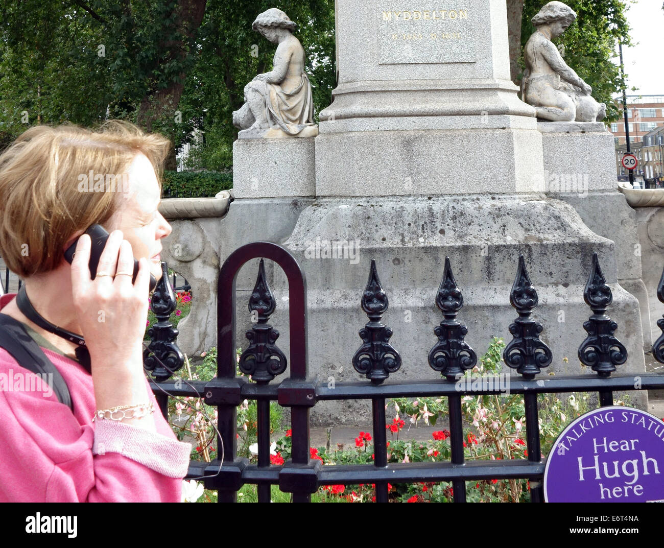 London talking statue hi-res stock photography and images - Alamy
