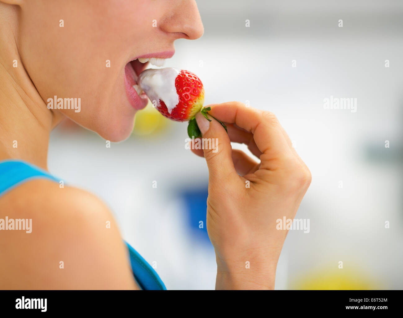 Woman strawberry eat hi-res stock photography and images - Alamy