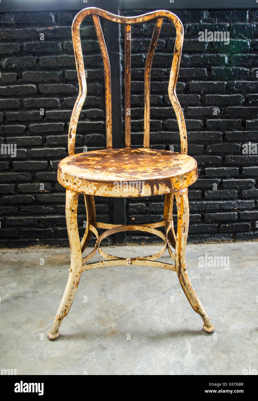 Vintage metal chair hi-res stock photography and images - Alamy