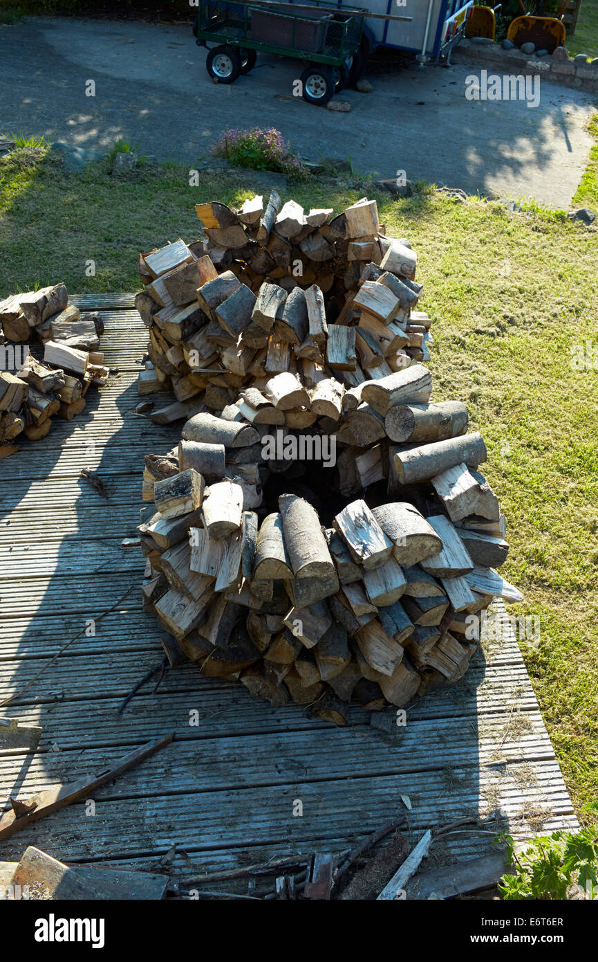 Wood logs stacked burning hi-res stock photography and images - Alamy