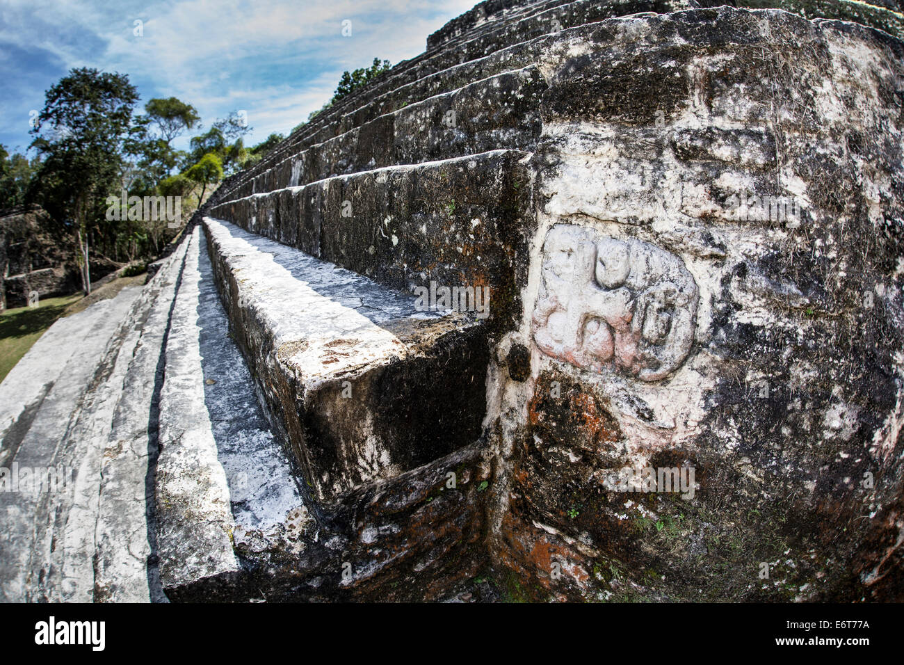El castillo pyramid xunantunich caribbean hi-res stock photography and ...