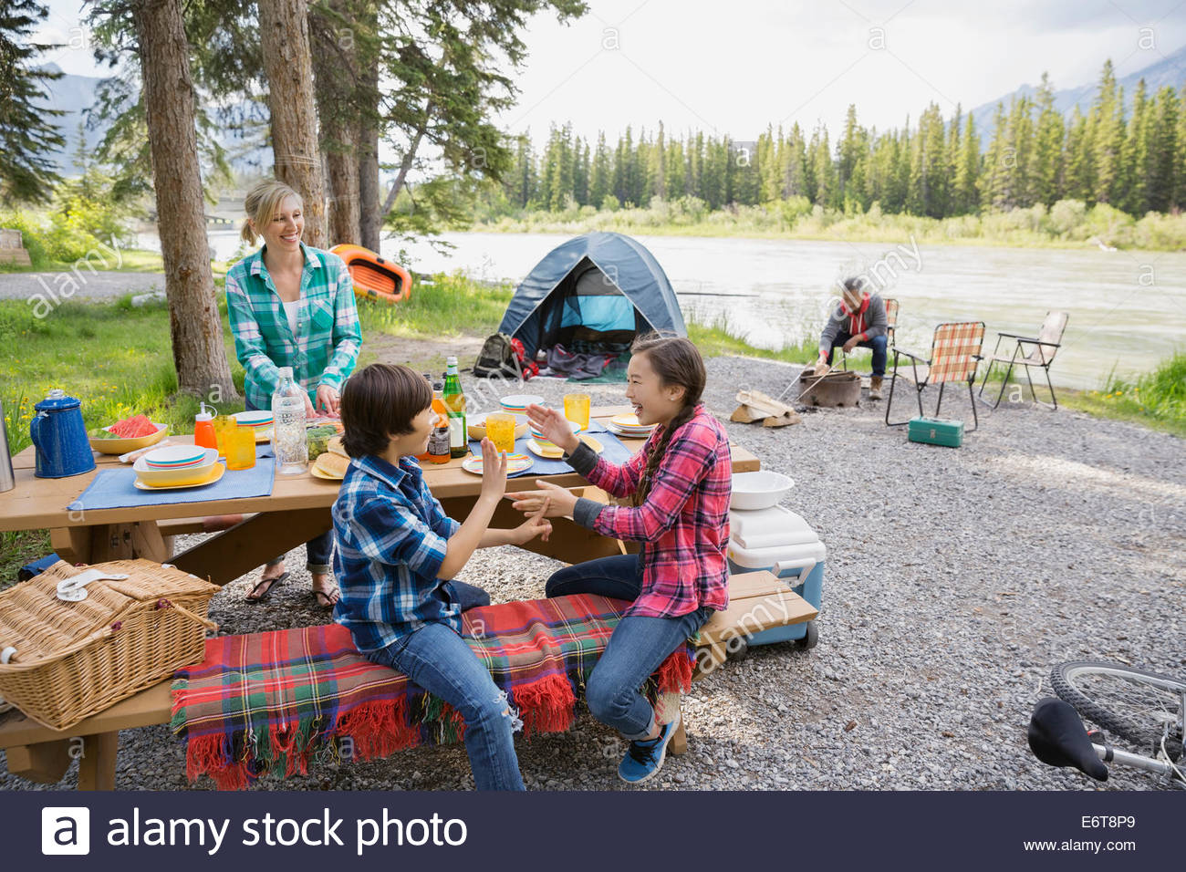 Family camping hi-res stock photography and images - Alamy