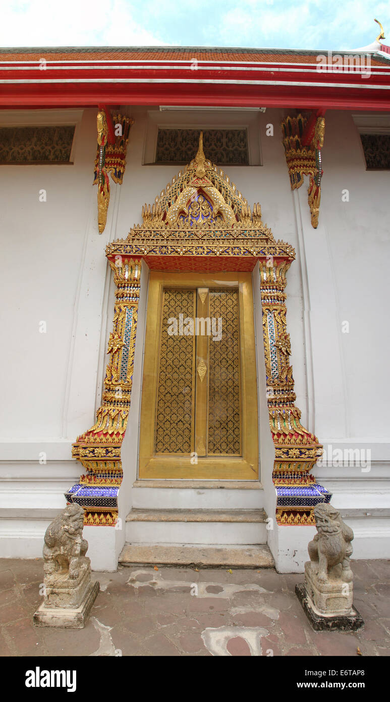 Grand temple doors hi-res stock photography and images - Alamy