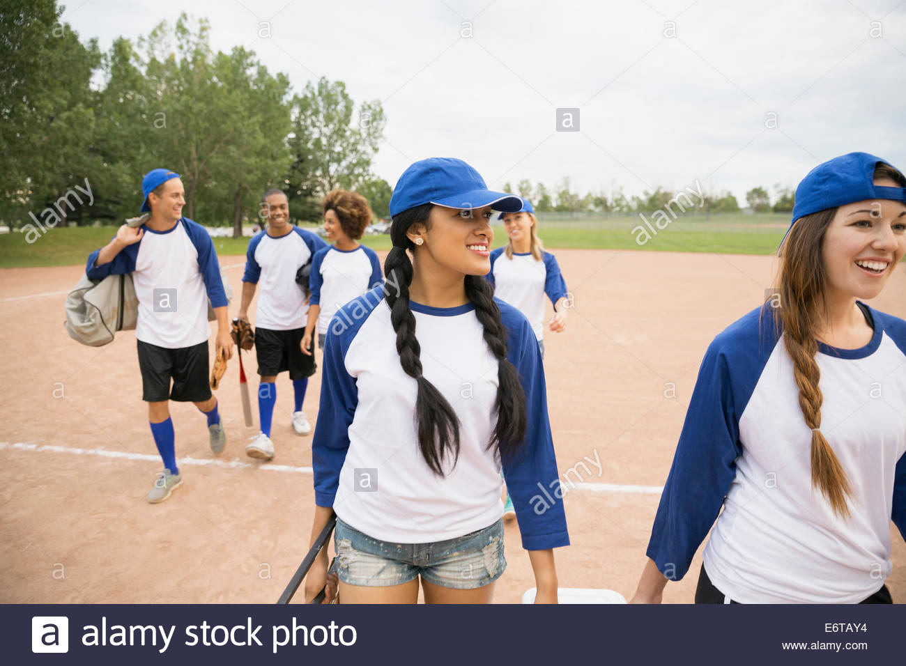 Team walking hi-res stock photography and images - Alamy