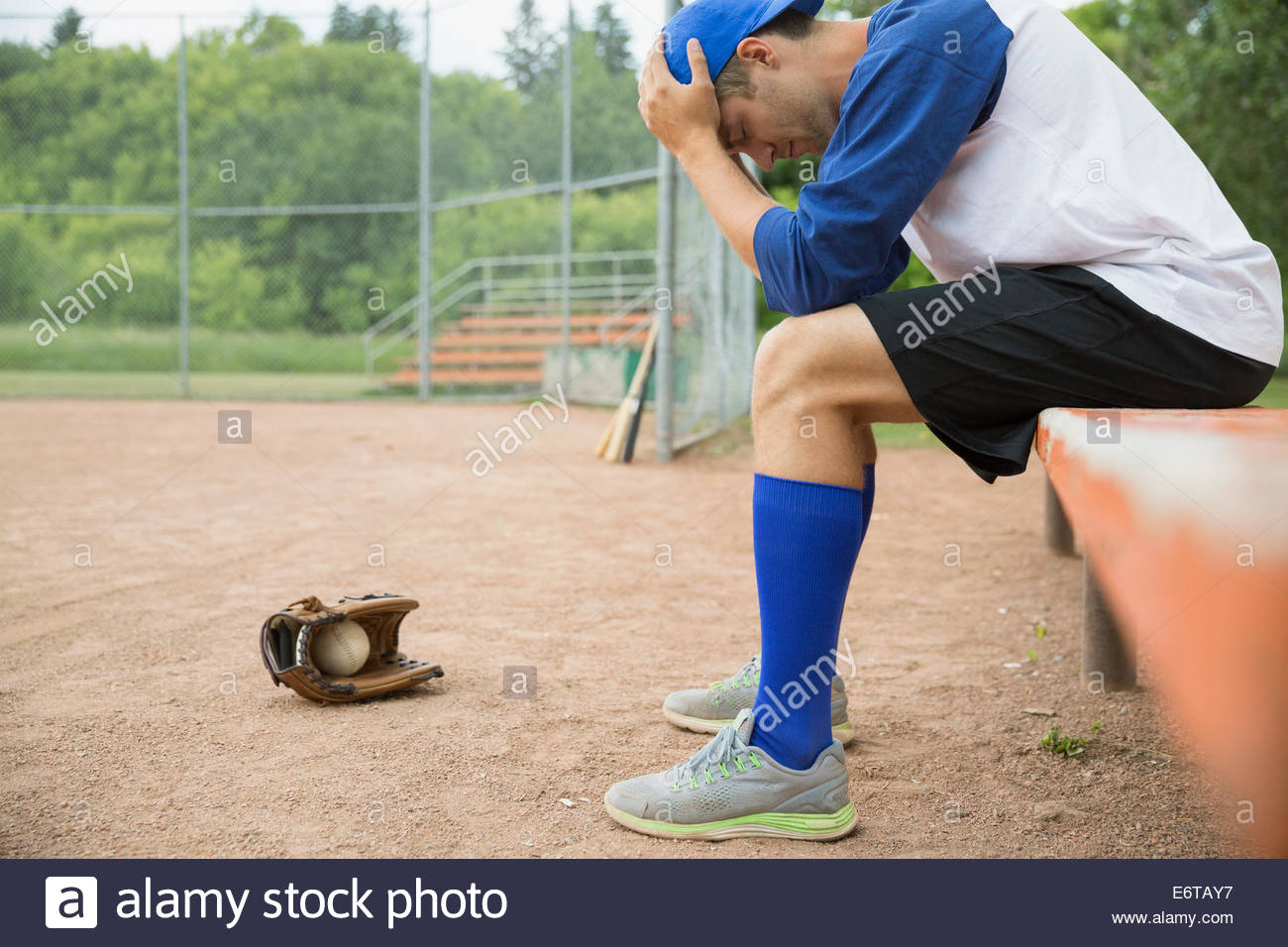 Baseball team sitting on bench hi-res stock photography and images - Alamy