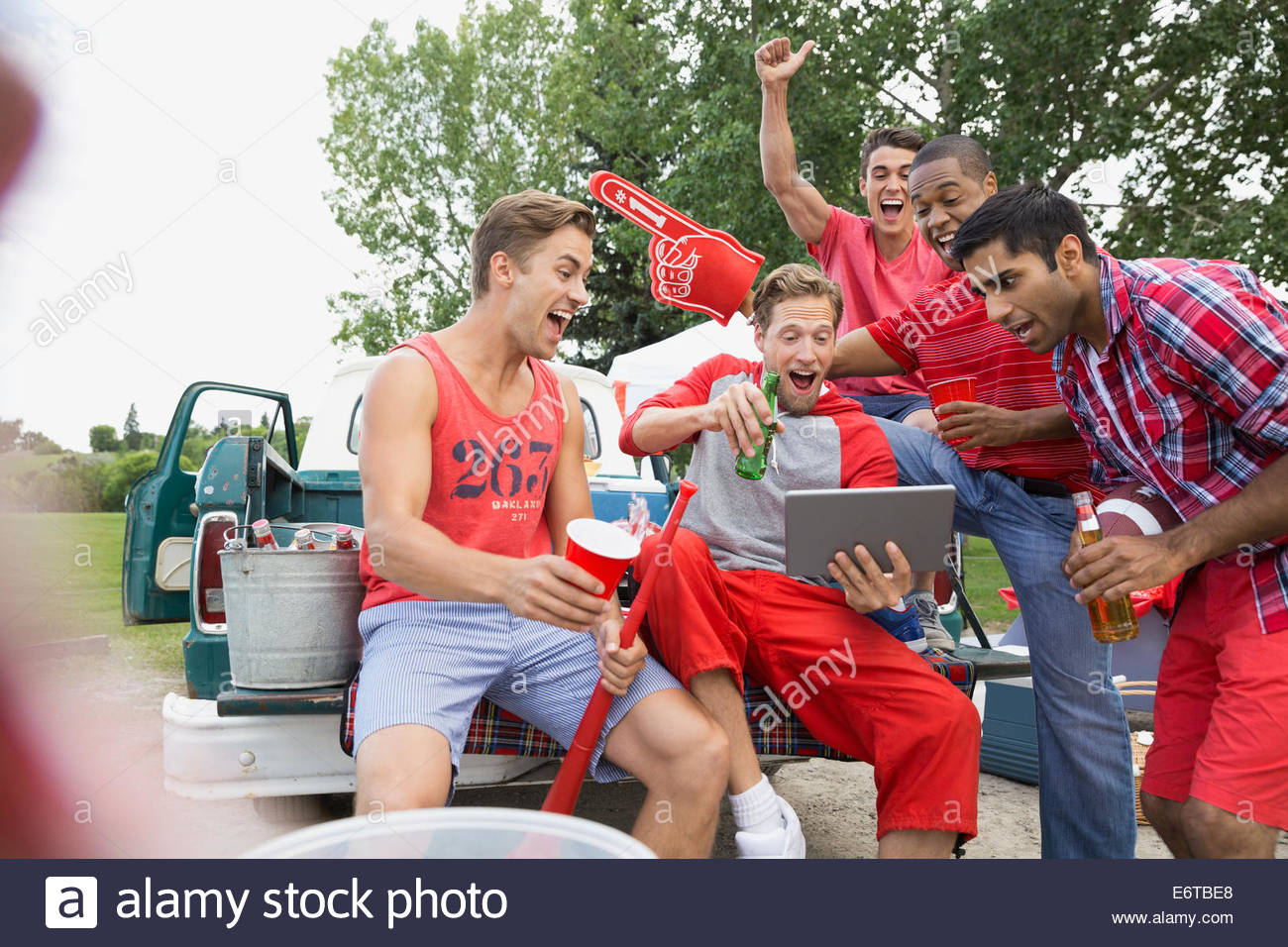 Cheering black men hi-res stock photography and images - Alamy