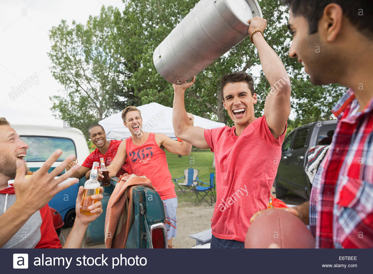 Cheering men hi-res stock photography and images - Alamy