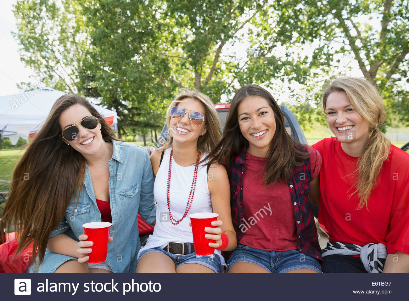 Women tailgating hi-res stock photography and images - Alamy
