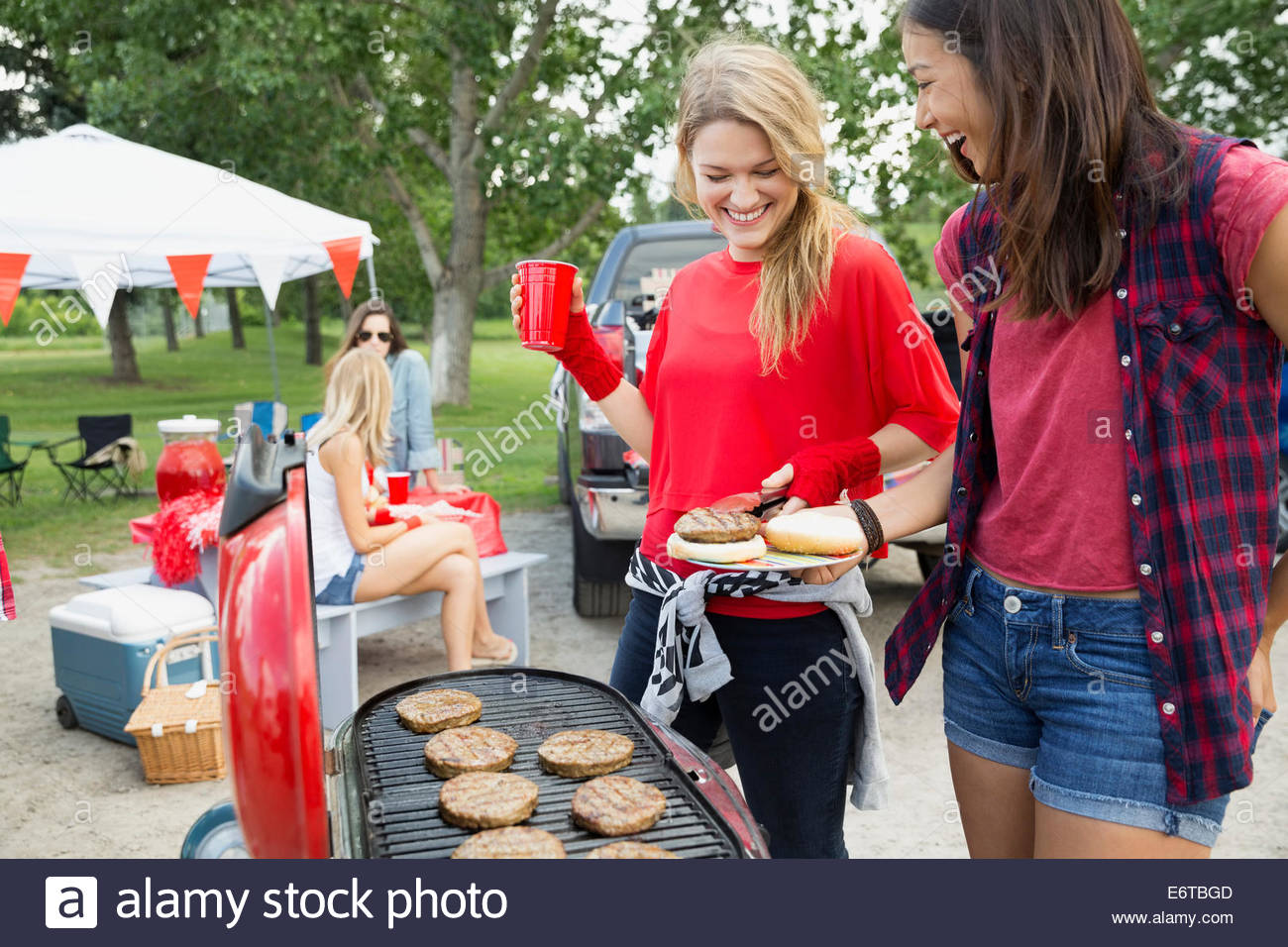 Tailgate barbecue hi-res stock photography and images - Alamy