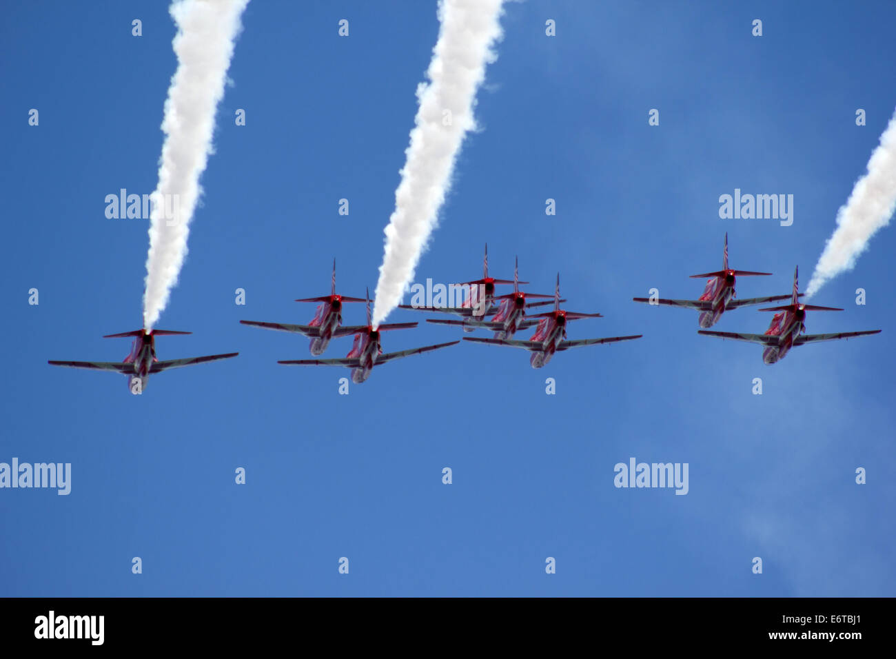 Red arrows flypast hi-res stock photography and images - Alamy