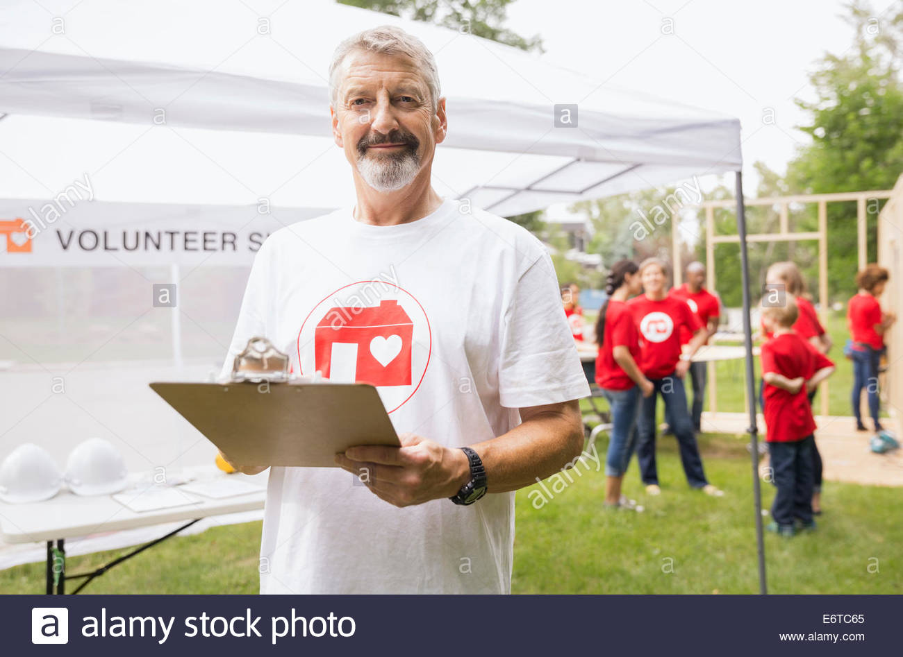 Portrait of confident volunteer with clipboard Stock Photo - Alamy