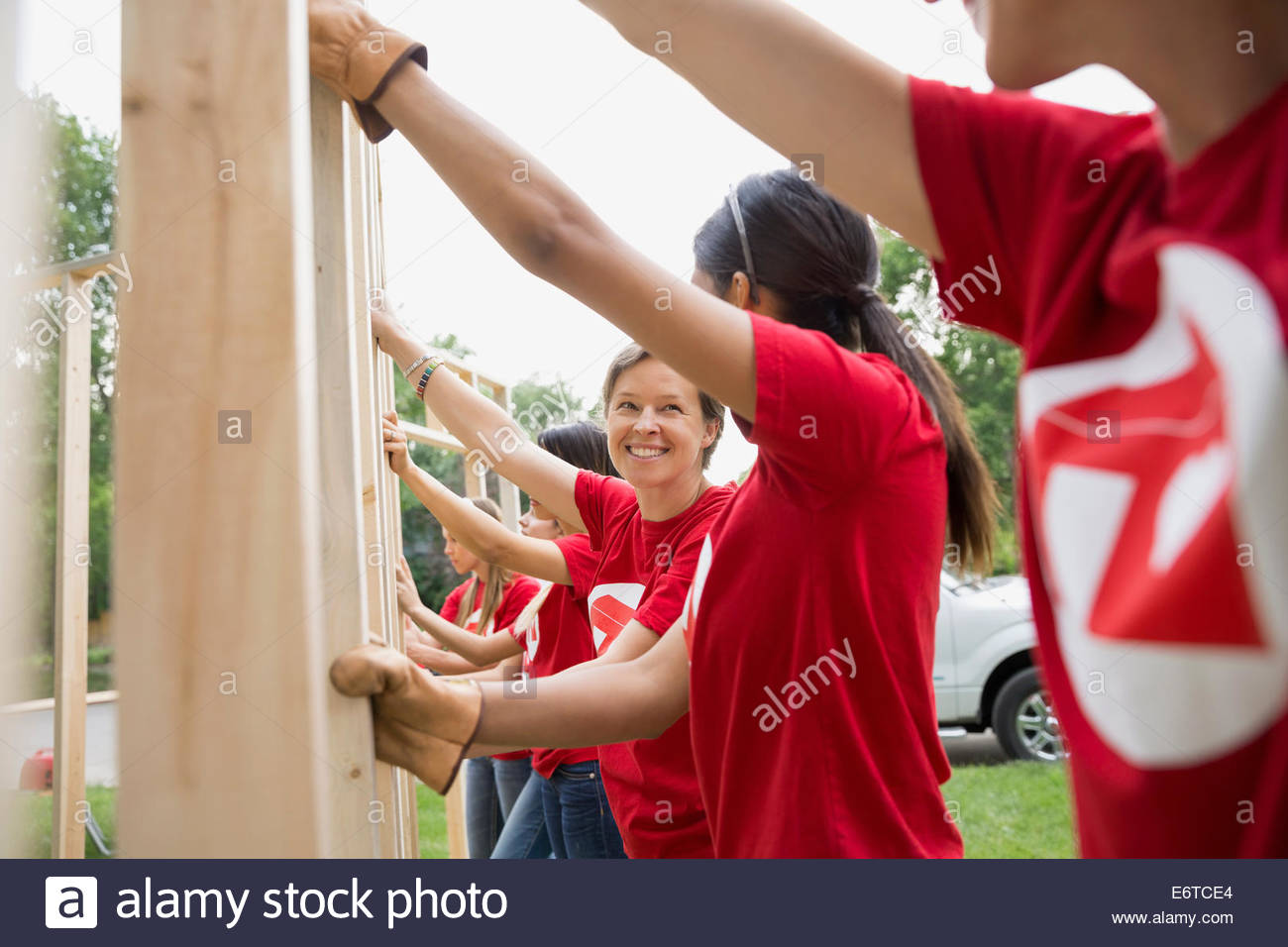 Woman volunteer group construction hi-res stock photography and images ...