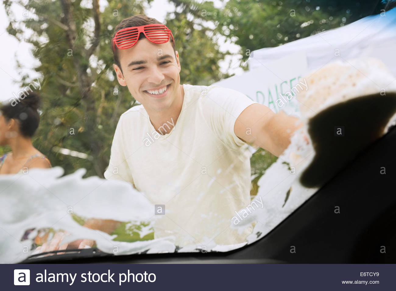 Man washing hi-res stock photography and images - Alamy
