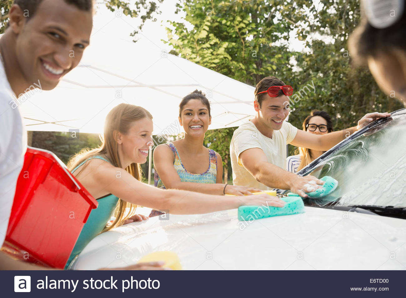 Candid friends hi-res stock photography and images - Alamy