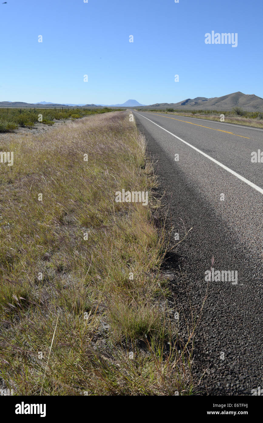 Empty highway in the Big Bend National Park area of West Texas, USA ...