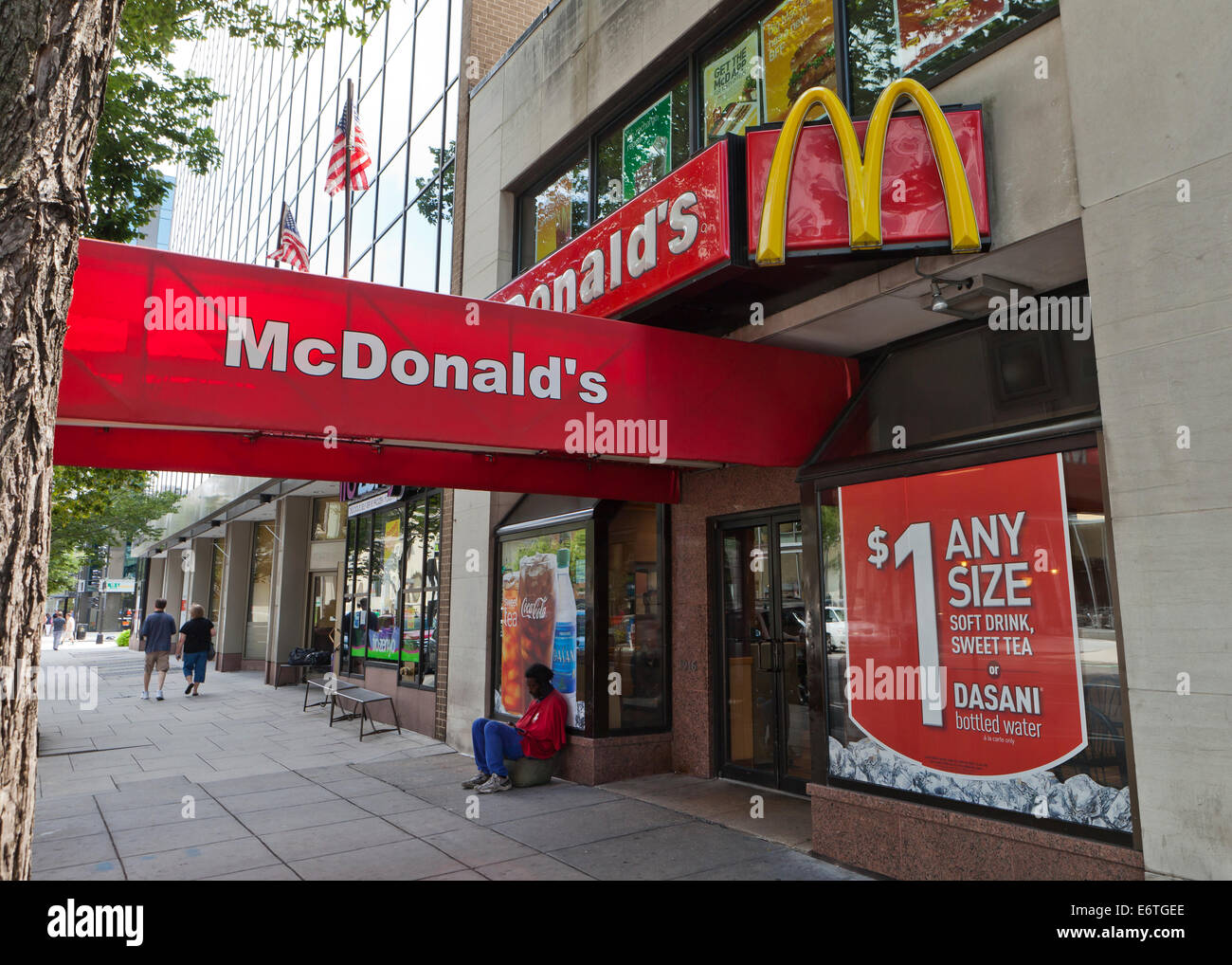 Mcdonalds storefront mcdonalds hi-res stock photography and images - Alamy