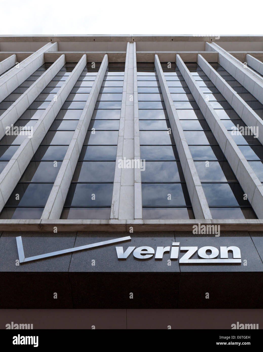Verizon sign on building - Washington, DC USA Stock Photo - Alamy