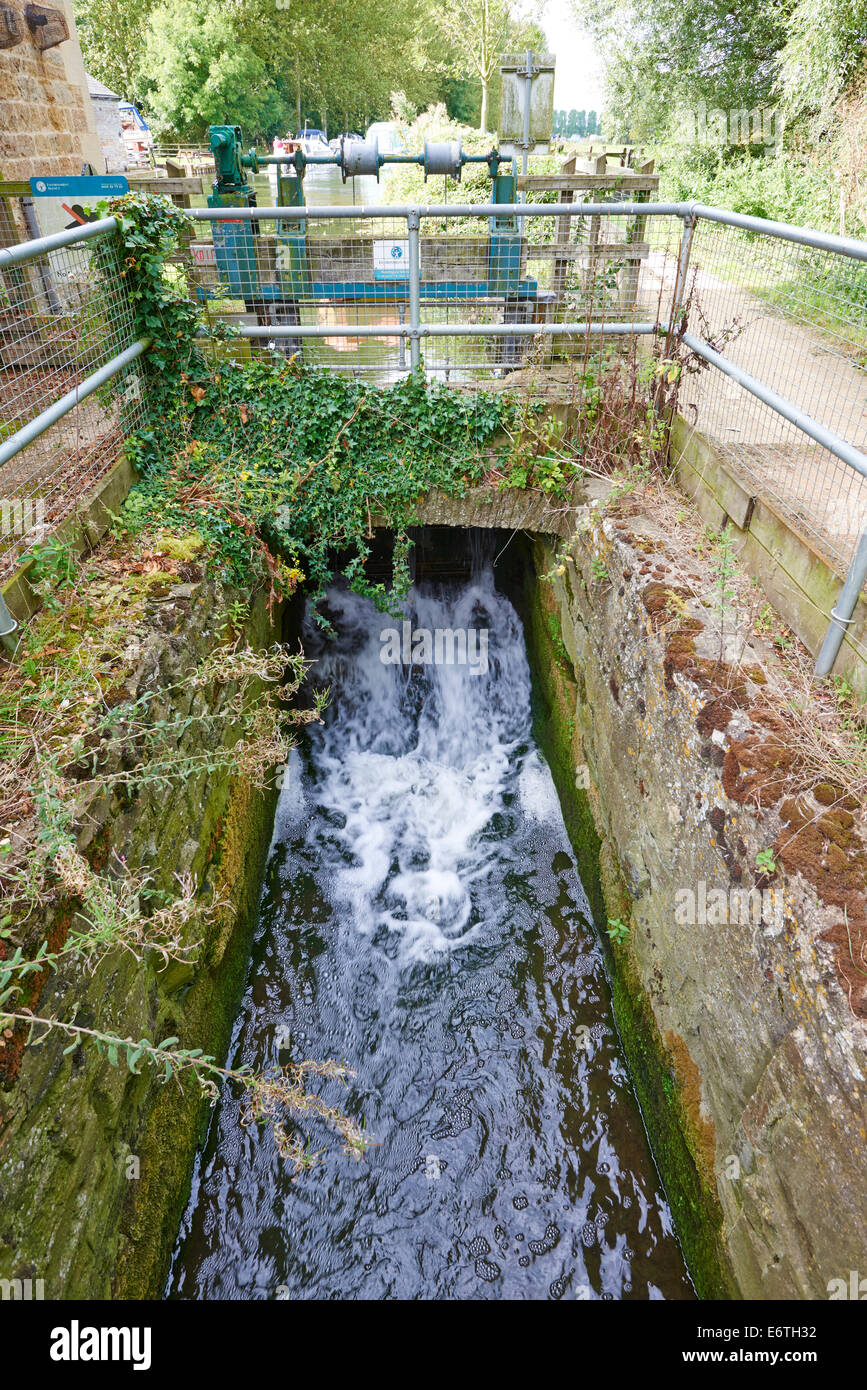 Warmington Mill Sluice Gate Warmington Northamptonshire Stock Photo - Alamy
