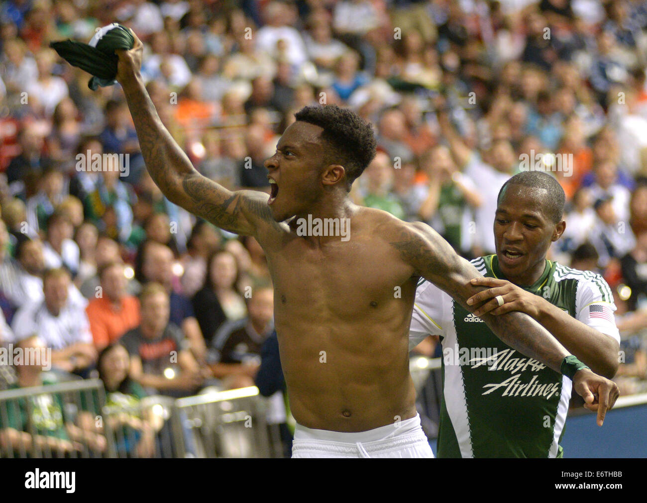 Teammate rodney wallace celebrates hi-res stock photography and images ...