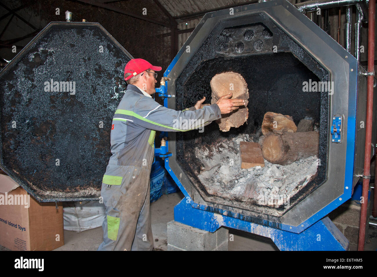 Lincolnshire farmer loading up biomass hi-res stock photography and ...