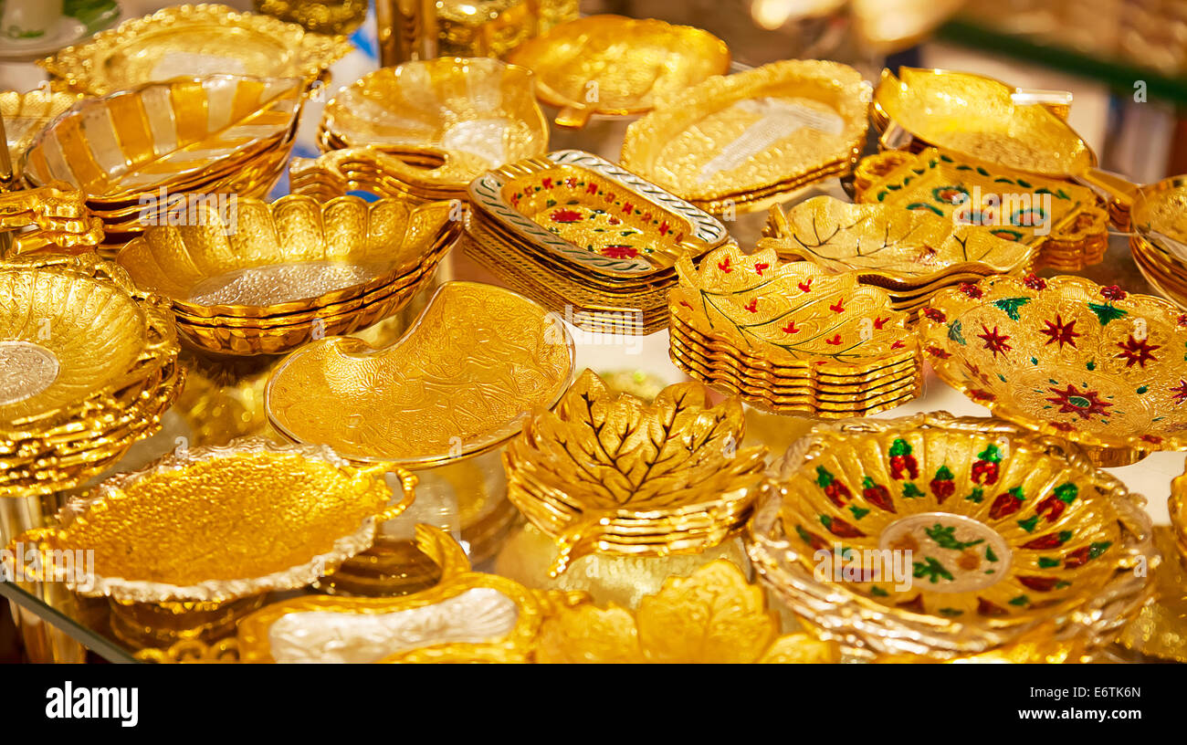 Gold on the famous "Golden souk" in Dubai Stock Photo - Alamy