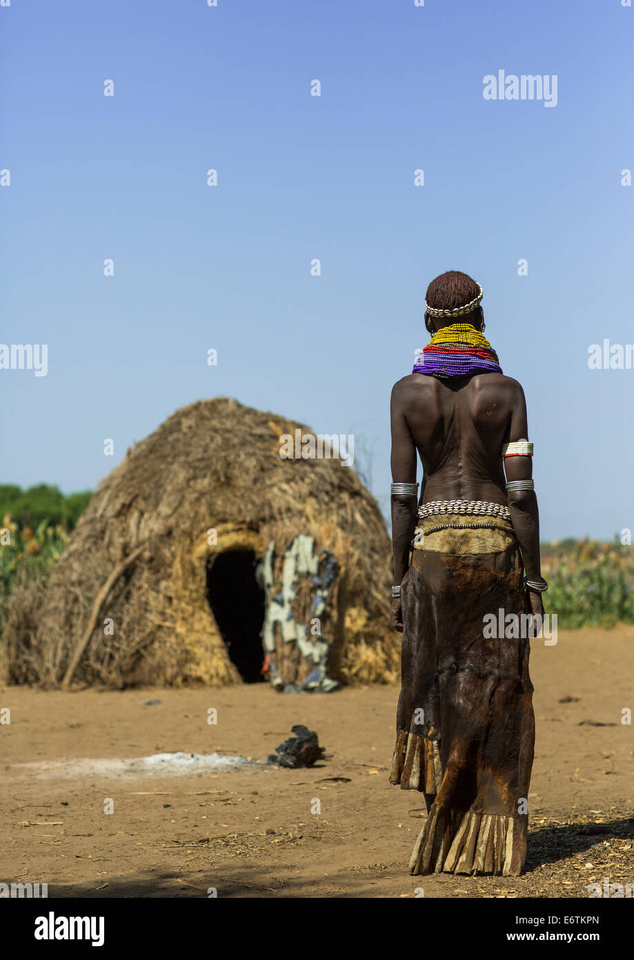 African tribal full body female hi-res stock photography and images - Alamy