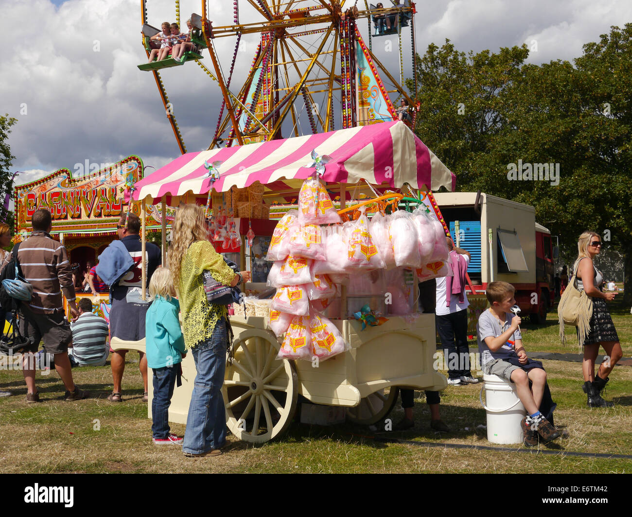 Candyfloss stall hi-res stock photography and images - Alamy