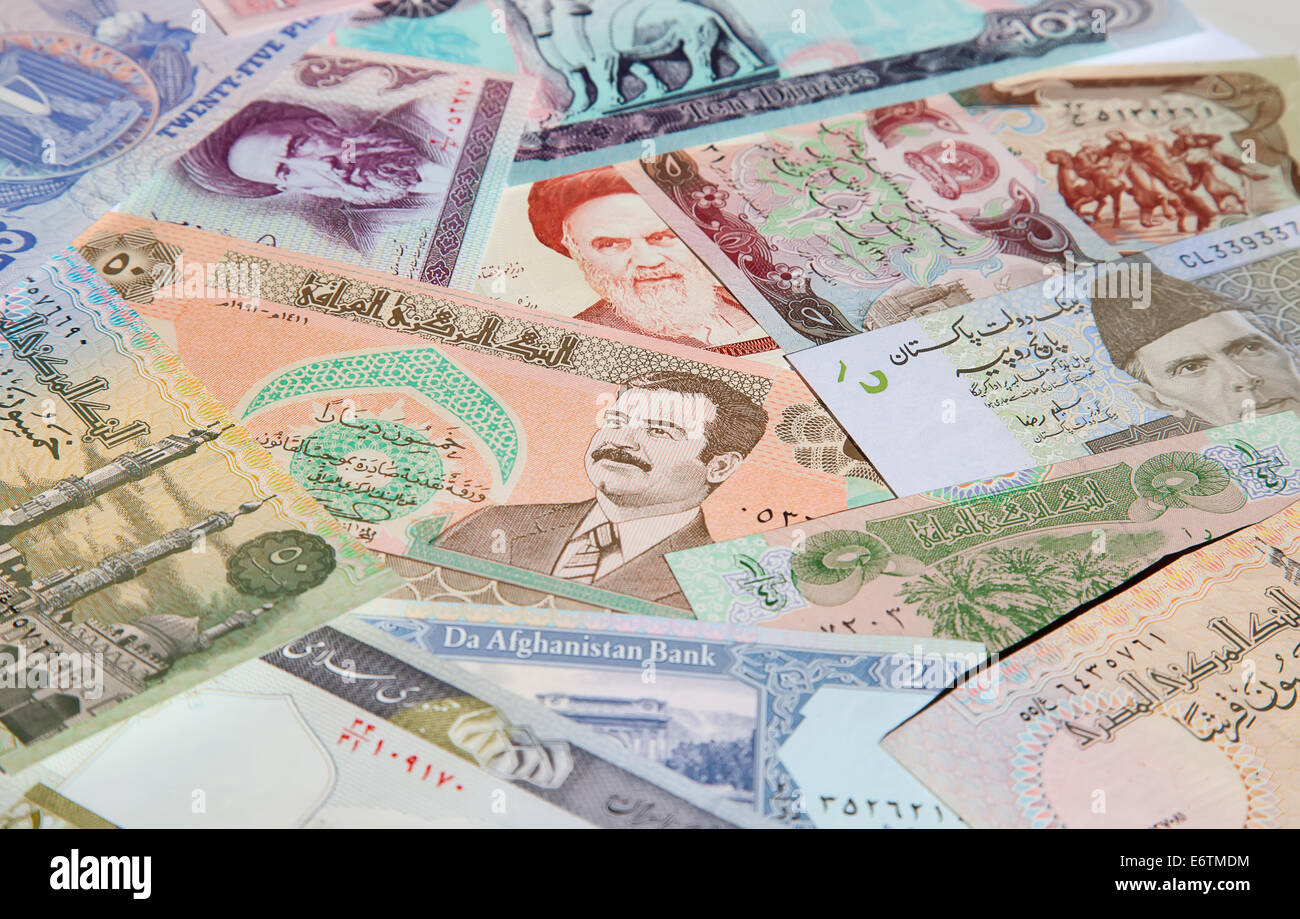 100 pound sterling notes hi-res stock photography and images - Alamy