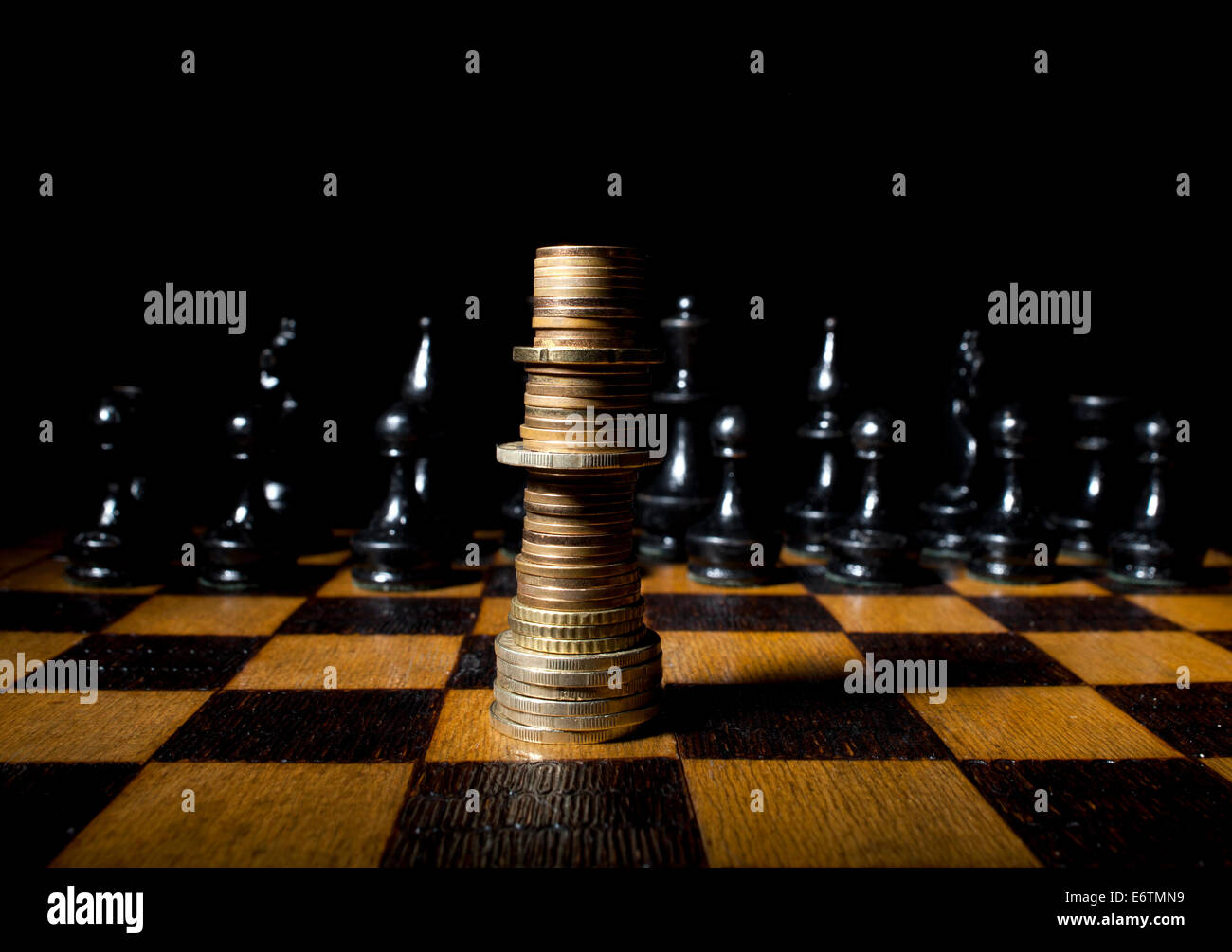 King queen chess coins hi-res stock photography and images - Alamy