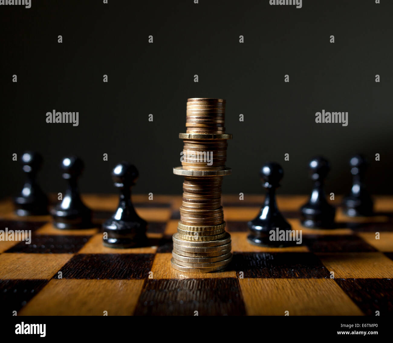 King queen chess coins hi-res stock photography and images - Alamy