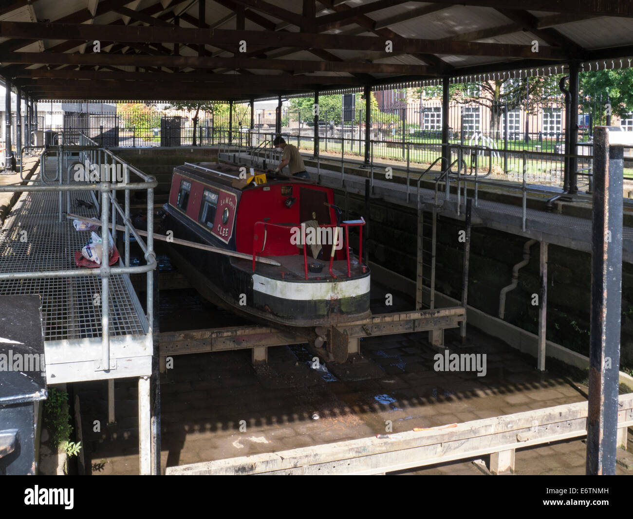 Narrowboat dry dock hi-res stock photography and images - Alamy