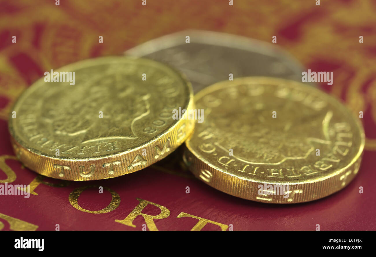 British money notes pile hi-res stock photography and images - Alamy