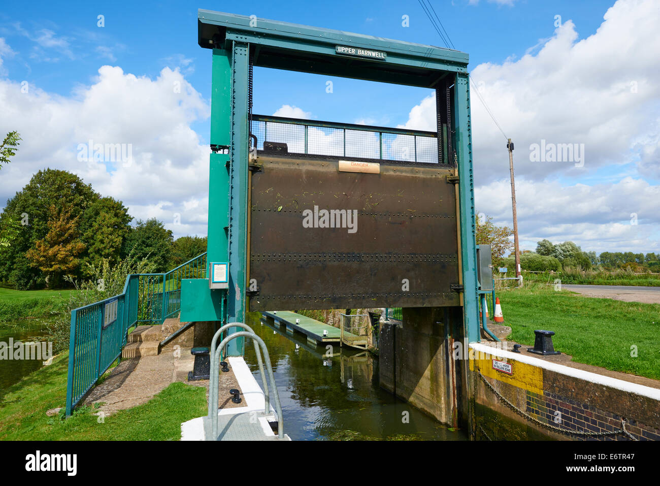 Guillotine Lock On The River Nene Upper Barnwell Lock Oundle ...