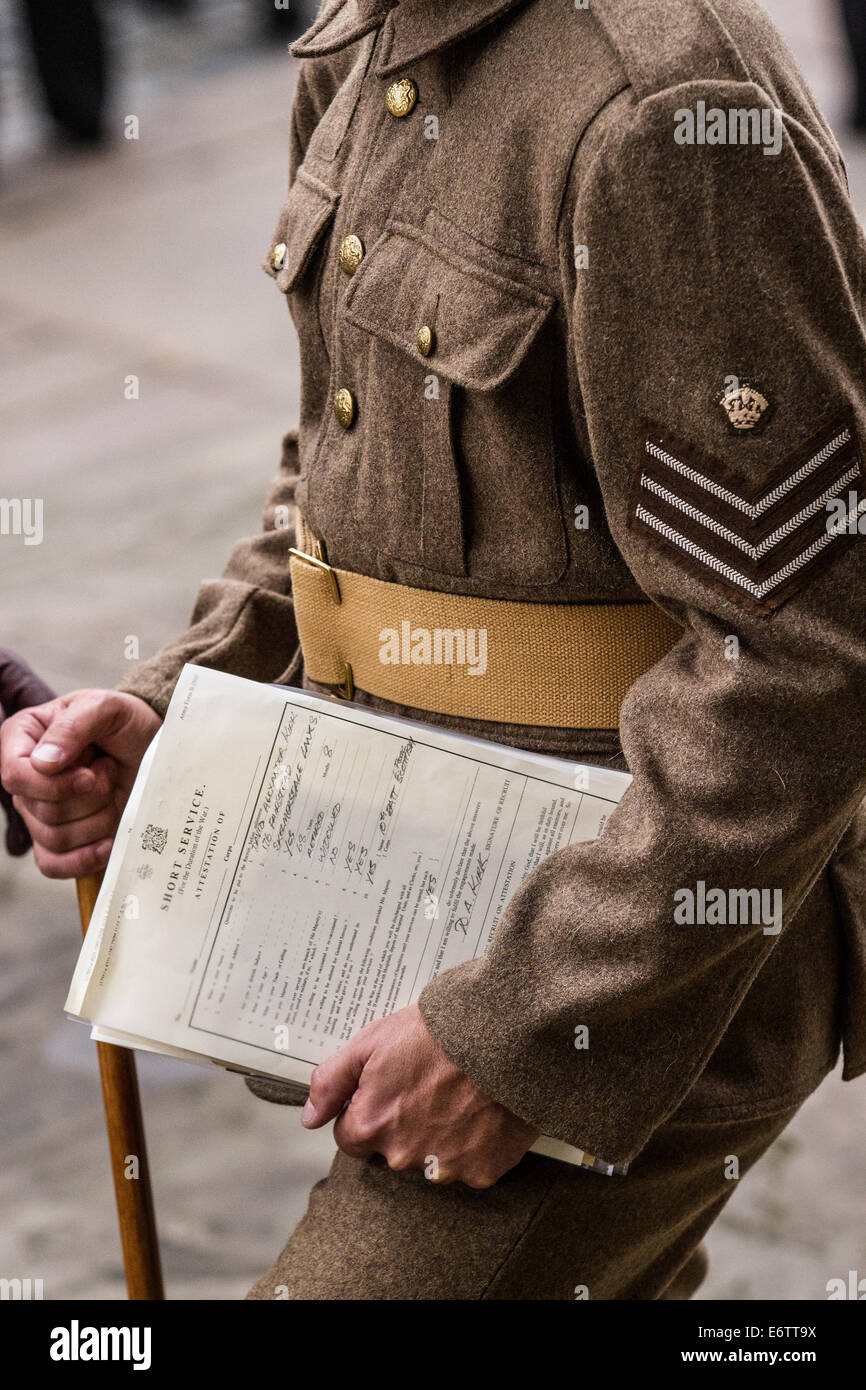 Signing up ww1 hi-res stock photography and images - Alamy