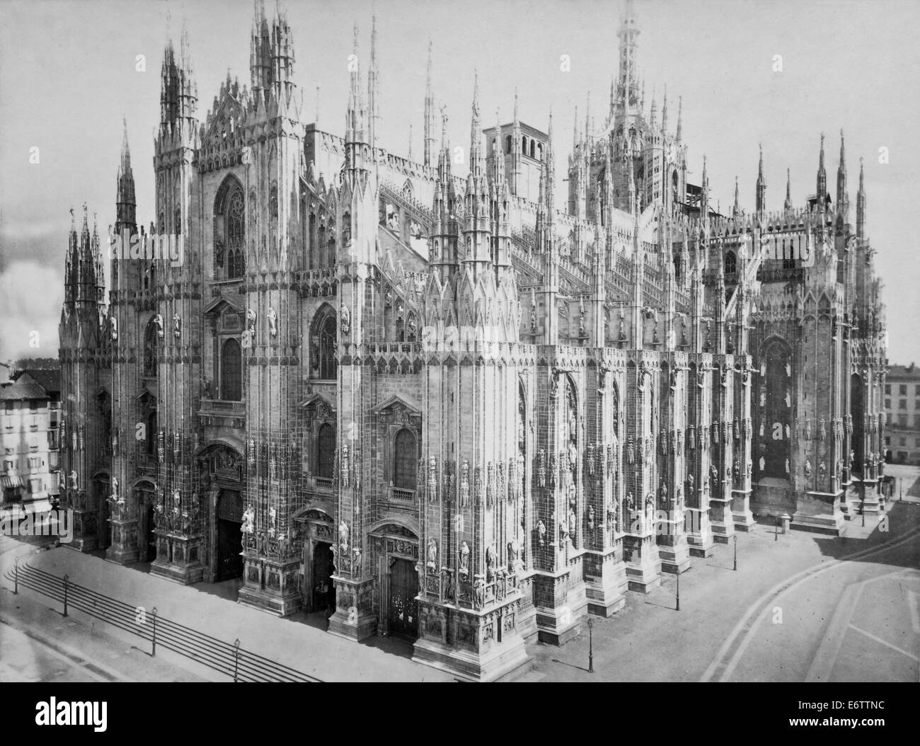 Milan cathedral 1850 1870 hi-res stock photography and images - Alamy