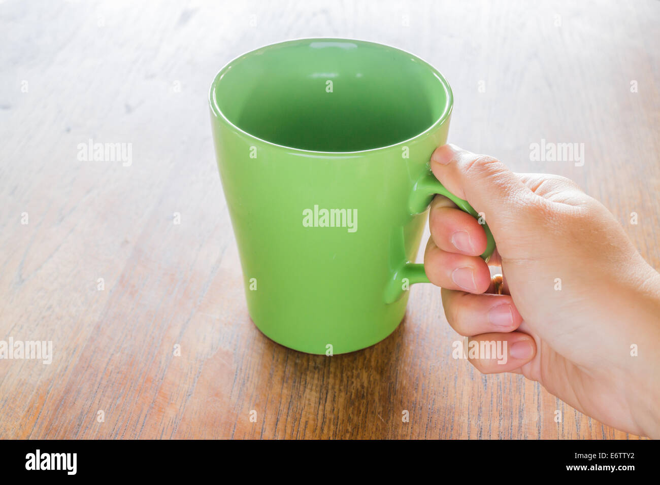 Hand hold coffee ceramic cup, stock photo Stock Photo - Alamy
