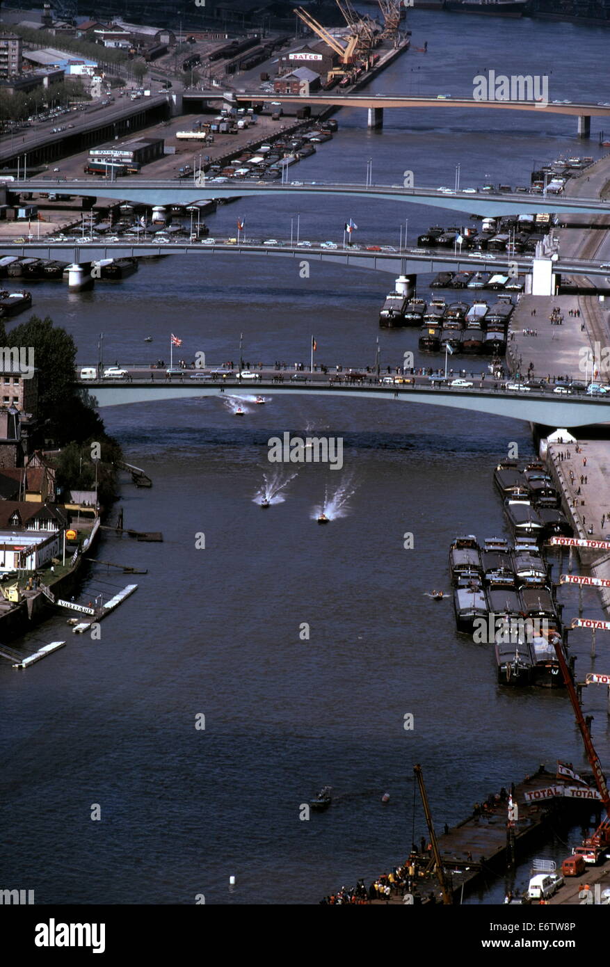 River seine bridges hi-res stock photography and images - Alamy