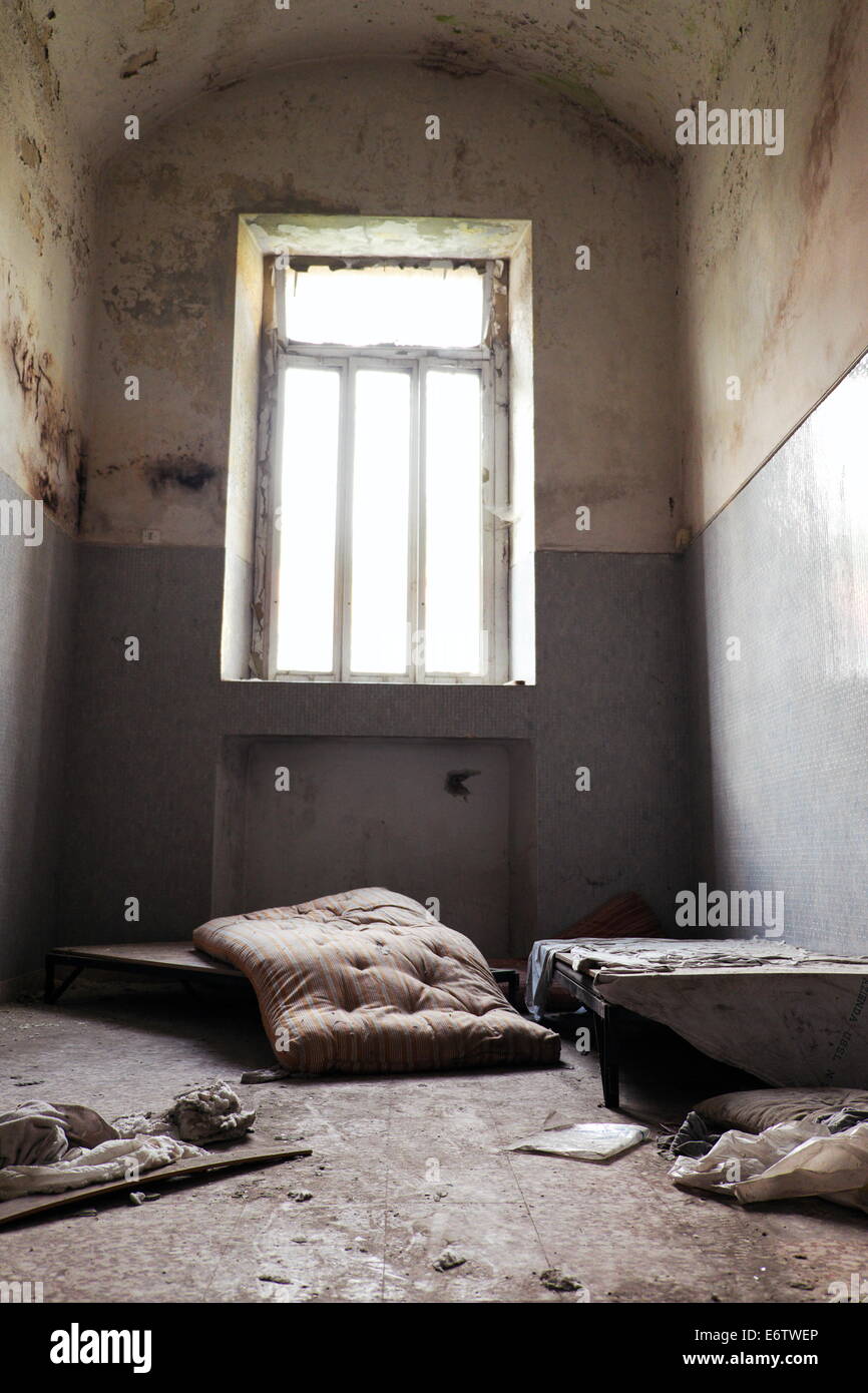 Mental asylum abandoned beds hi-res stock photography and images - Alamy